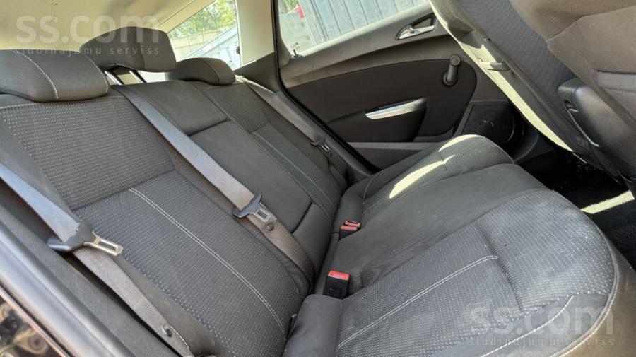 Melns Opel Astra 2011 Rīga, ar dzinēja tilpumu 2.00 L un nobraukumu 280 tūkst. km par 2800 €, foto 9 vietnē AUTOMOTO.COM.LV