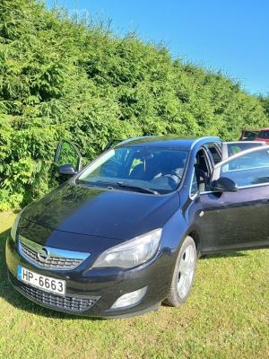 Melns Opel Astra 2011 Rīga, ar dzinēja tilpumu 2.00 L un nobraukumu 378 tūkst. km par 3000 €, foto  vietnē AUTOMOTO.COM.LV