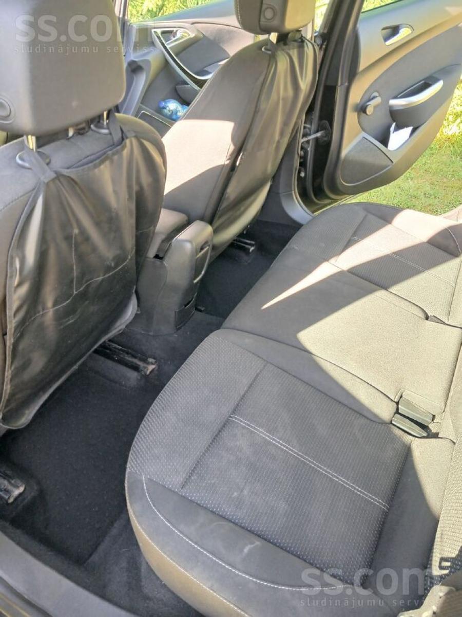 Melns Opel Astra 2011 Rīga, ar dzinēja tilpumu 2.00 L un nobraukumu 378 tūkst. km par 3000 €, foto 6 vietnē AUTOMOTO.COM.LV