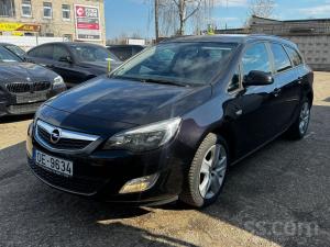 Melns Opel Astra 2011 Daugavpils, ar dzinēja tilpumu 1.40 L un nobraukumu 243 tūkst. km par 4450 €, foto  vietnē AUTOMOTO.COM.LV