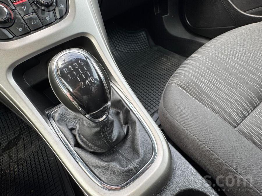 Melns Opel Astra 2011 Daugavpils, ar dzinēja tilpumu 1.40 L un nobraukumu 243 tūkst. km par 4450 €, foto 16 vietnē AUTOMOTO.COM.LV