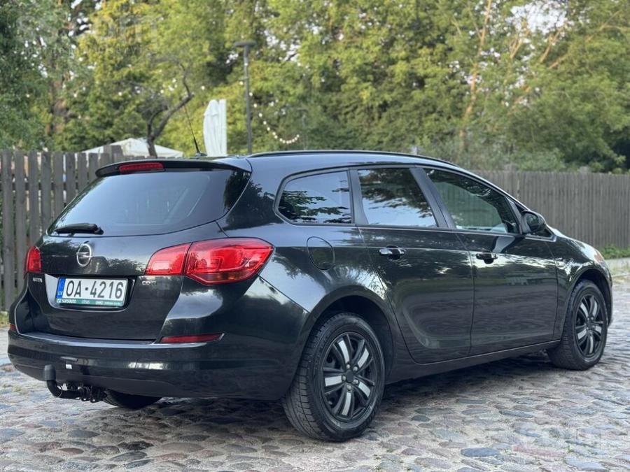 Black Opel Astra 2011 in Jelgava, with an engine capacity of 1.70 L and mileage of 230 thousand km for 2650 €, photo 6 on AUTOMOTO.COM.LV