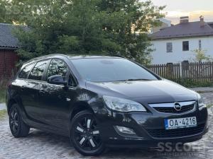 Black Opel Astra 2011 in Jelgava, with an engine capacity of 1.70 L and mileage of 230 thousand km for 2650 €, photo 8 on AUTOMOTO.COM.LV