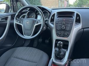 Black Opel Astra 2011 in Jelgava, with an engine capacity of 1.70 L and mileage of 230 thousand km for 2650 €, photo 10 on AUTOMOTO.COM.LV