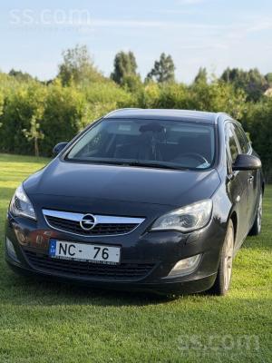 Melns Opel Astra 2011 Daugavpils, ar dzinēja tilpumu 2.00 L un nobraukumu 315 tūkst. km par 3200 €, foto  vietnē AUTOMOTO.COM.LV