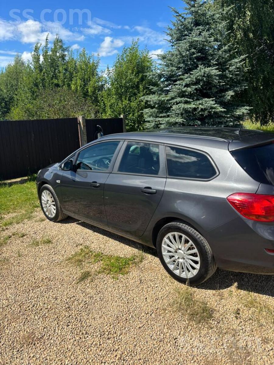 Melns Opel Astra 2011 Jēkabpils, ar dzinēja tilpumu 1.70 L un nobraukumu 227 tūkst. km par 4050 €, foto 8 vietnē AUTOMOTO.COM.LV