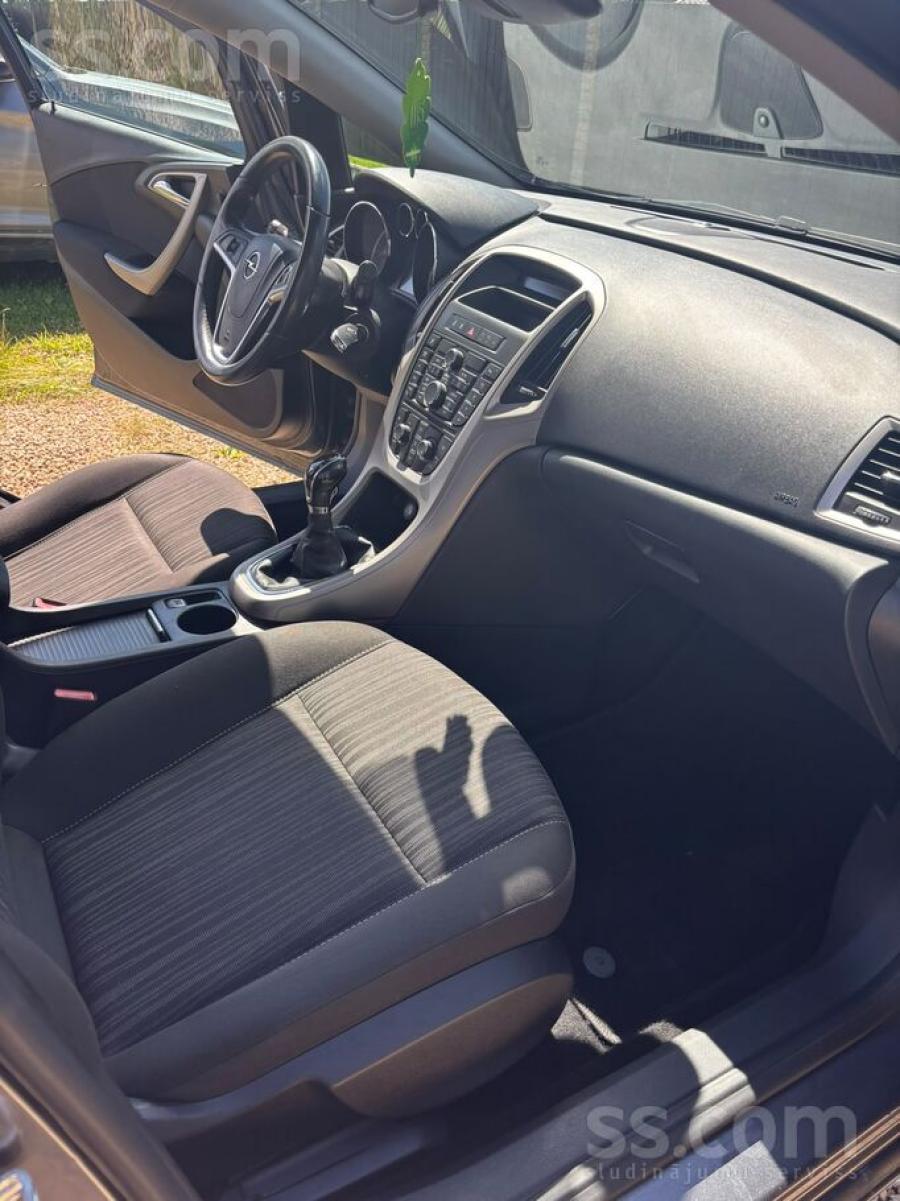 Melns Opel Astra 2011 Jēkabpils, ar dzinēja tilpumu 1.70 L un nobraukumu 227 tūkst. km par 4050 €, foto 12 vietnē AUTOMOTO.COM.LV