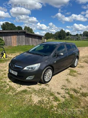 Black Opel Astra 2011 in Jekabpils, with an engine capacity of 1.70 L and mileage of 227 thousand km for 4050 €, photo  on AUTOMOTO.COM.LV
