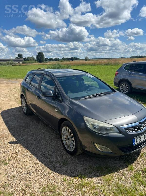 Melns Opel Astra 2011 Jēkabpils, ar dzinēja tilpumu 1.70 L un nobraukumu 227 tūkst. km par 4050 €, foto 3 vietnē AUTOMOTO.COM.LV