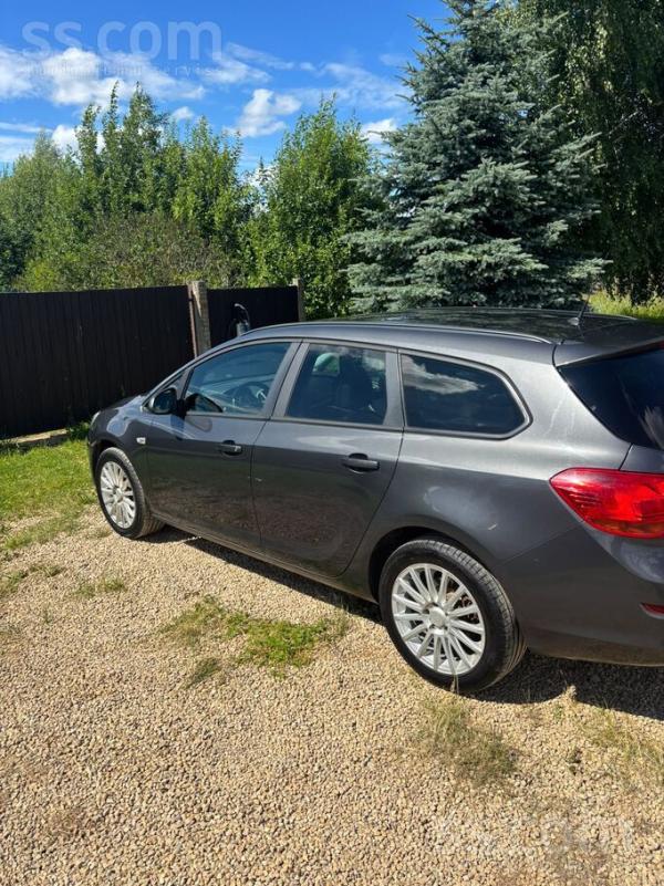 Melns Opel Astra 2011 Jēkabpils, ar dzinēja tilpumu 1.70 L un nobraukumu 227 tūkst. km par 4050 €, foto 7 vietnē AUTOMOTO.COM.LV