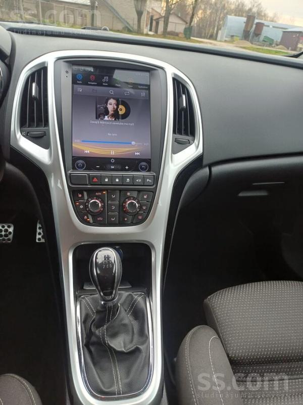 Black Opel Astra 2011 in Bauska, with an engine capacity of 1.40 L and mileage of 106 thousand km for 4500 €, photo 10 on AUTOMOTO.COM.LV
