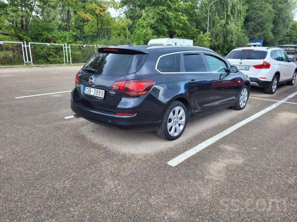 Black Opel Astra 2011 in Jelgava, with an engine capacity of 2.00 L and mileage of 440 thousand km for 2850 €, photo 2 on AUTOMOTO.COM.LV