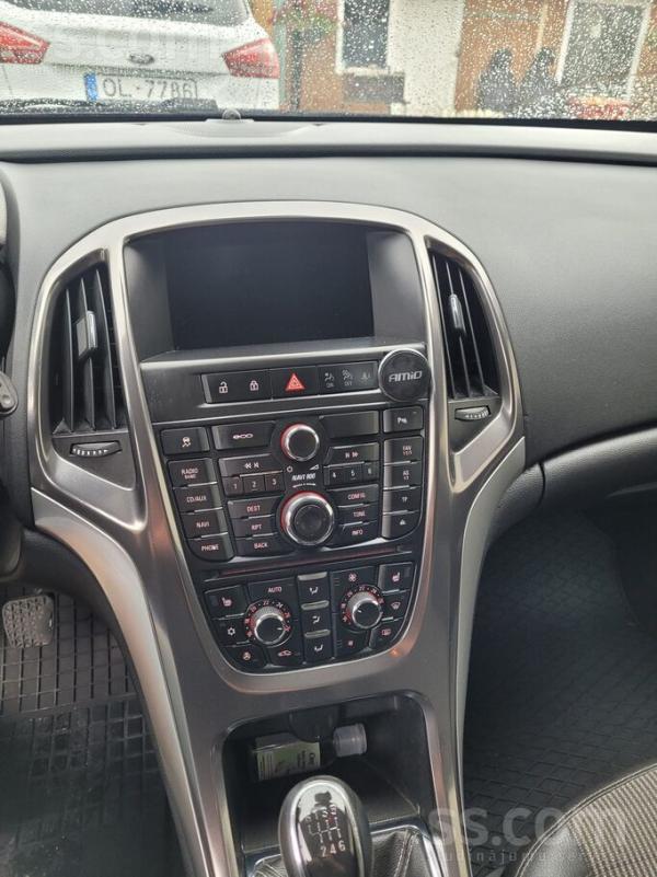 Black Opel Astra 2011 in Jelgava, with an engine capacity of 2.00 L and mileage of 440 thousand km for 2850 €, photo 9 on AUTOMOTO.COM.LV