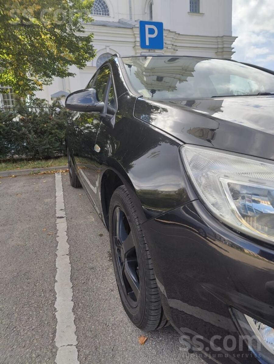 Melns Opel Astra 2011 Daugavpils, ar dzinēja tilpumu 1.70 L un nobraukumu 233 tūkst. km par 3000 €, foto 4 vietnē AUTOMOTO.COM.LV