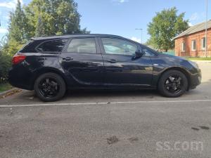 Melns Opel Astra 2011 Daugavpils, ar dzinēja tilpumu 1.70 L un nobraukumu 233 tūkst. km par 3000 €, foto 5 vietnē AUTOMOTO.COM.LV