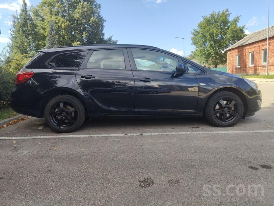 Melns Opel Astra 2011 Daugavpils, ar dzinēja tilpumu 1.70 L un nobraukumu 233 tūkst. km par 3000 €, foto 5 vietnē AUTOMOTO.COM.LV