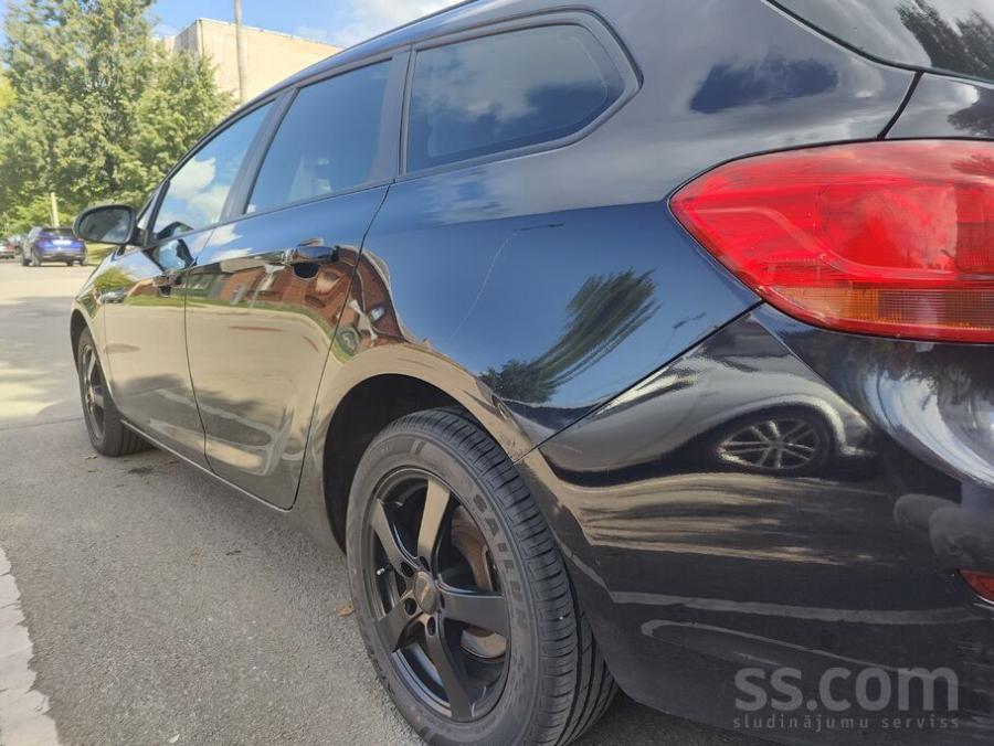 Melns Opel Astra 2011 Daugavpils, ar dzinēja tilpumu 1.70 L un nobraukumu 233 tūkst. km par 3000 €, foto 27 vietnē AUTOMOTO.COM.LV