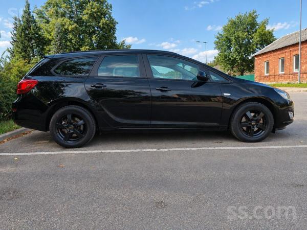 Melns Opel Astra 2011 Daugavpils, ar dzinēja tilpumu 1.70 L un nobraukumu 233 tūkst. km par 2850 €, foto 5 vietnē AUTOMOTO.COM.LV