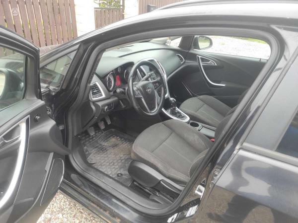 Melns Opel Astra 2011 Šauļi, ar dzinēja tilpumu 1.69 L un nobraukumu 313 tūkst. km par 2100 €, foto 4 vietnē AUTOMOTO.COM.LV