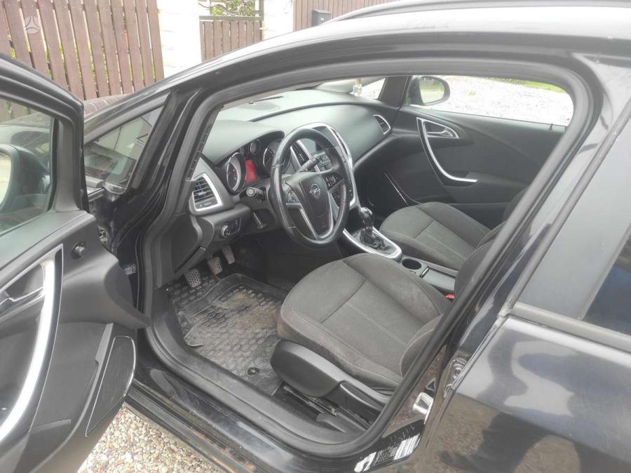Melns Opel Astra 2011 Šauļi, ar dzinēja tilpumu 1.69 L un nobraukumu 313 tūkst. km par 2100 €, foto 5 vietnē AUTOMOTO.COM.LV