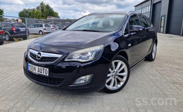 Black Opel Astra 2011 in Liepaja, with an engine capacity of 1.40 L and mileage of 277 thousand km for 3990 €, photo 1 on AUTOMOTO.COM.LV