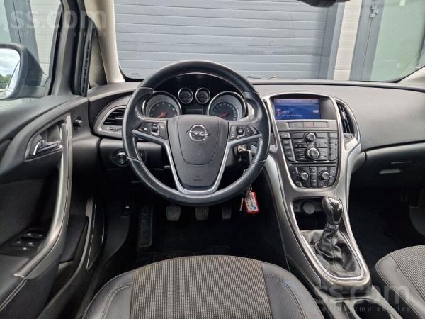 Black Opel Astra 2011 in Liepaja, with an engine capacity of 1.40 L and mileage of 277 thousand km for 3990 €, photo 11 on AUTOMOTO.COM.LV