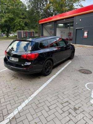 Black Opel Astra 2011 in Riga, with an engine capacity of 1.70 L and mileage of 270 thousand km for 3500 €, photo 5 on AUTOMOTO.COM.LV