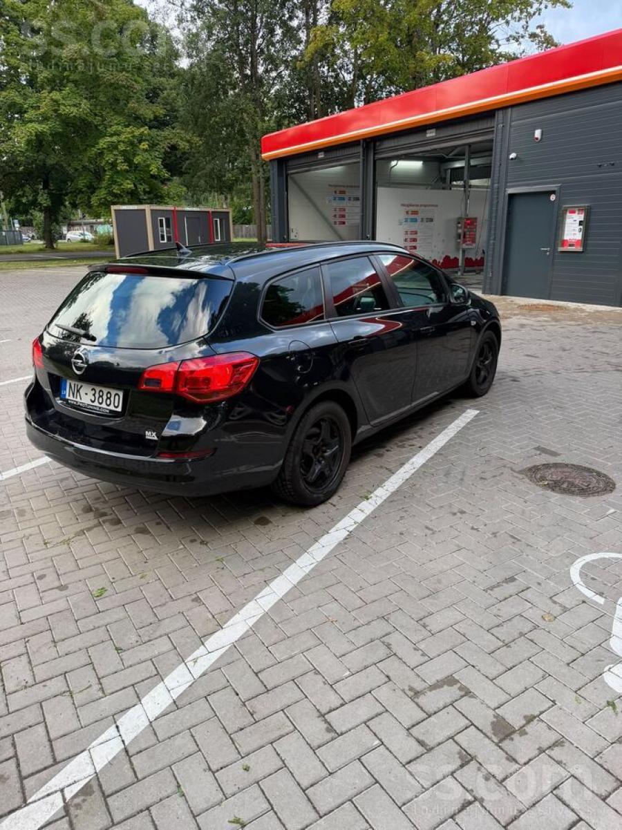 Black Opel Astra 2011 in Riga, with an engine capacity of 1.70 L and mileage of 270 thousand km for 3500 €, photo 5 on AUTOMOTO.COM.LV