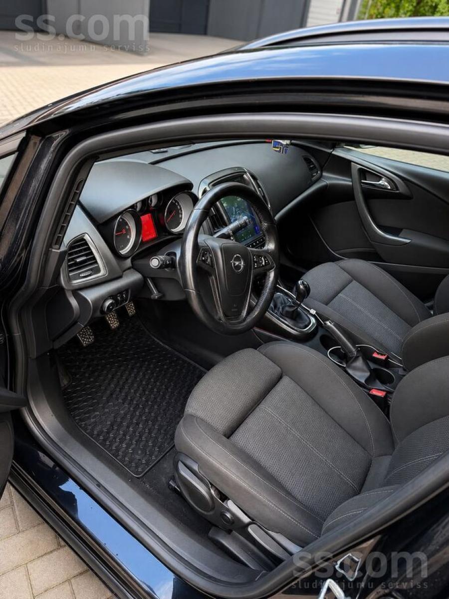 Black Opel Astra 2011 in Riga, with an engine capacity of 1.70 L and mileage of 270 thousand km for 3500 €, photo 7 on AUTOMOTO.COM.LV