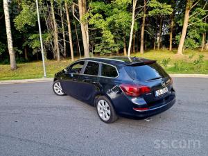 Melns Opel Astra 2011 Jelgava, ar dzinēja tilpumu 2.00 L un nobraukumu 440 tūkst. km par 2850 €, foto 5 vietnē AUTOMOTO.COM.LV