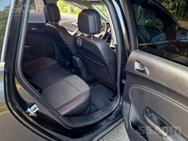 Melns Opel Astra 2011 Jelgava, ar dzinēja tilpumu 2.00 L un nobraukumu 440 tūkst. km par 2850 €, foto 10 vietnē AUTOMOTO.COM.LV