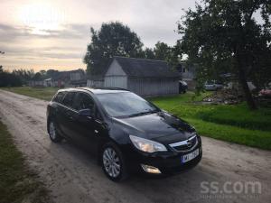 Black Opel Astra 2011 in Bauska, with an engine capacity of 1.70 L and mileage of 341 thousand km for 2550 €, photo 5 on AUTOMOTO.COM.LV