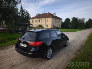 Black Opel Astra 2011 in Bauska, with an engine capacity of 1.70 L and mileage of 341 thousand km for 2550 €, photo 6 on AUTOMOTO.COM.LV