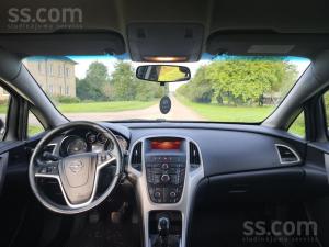 Black Opel Astra 2011 in Bauska, with an engine capacity of 1.70 L and mileage of 341 thousand km for 2550 €, photo 10 on AUTOMOTO.COM.LV