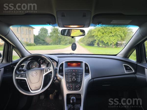 Black Opel Astra 2011 in Bauska, with an engine capacity of 1.70 L and mileage of 341 thousand km for 2550 €, photo 11 on AUTOMOTO.COM.LV