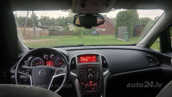 Black Opel Astra 2011 in Tallinn, with an engine capacity of 1.40 L and mileage of 265 thousand km for 2400 €, photo 4 on AUTOMOTO.COM.LV