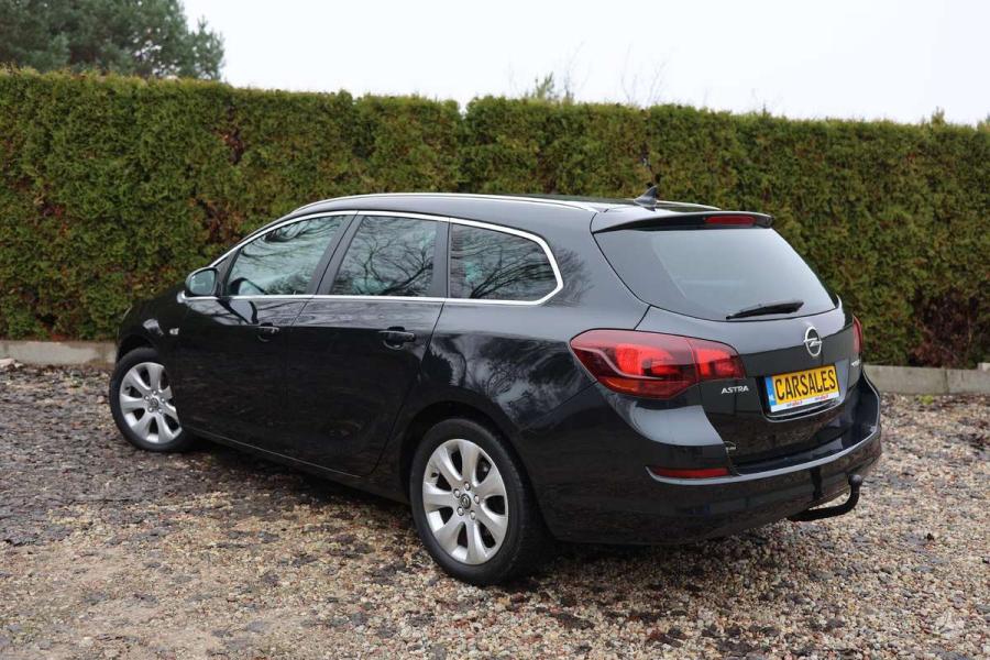 Melns Opel Astra 2012 Alīta, ar dzinēja tilpumu 1.70 L un nobraukumu 242 tūkst. km par 3400 €, foto 3 vietnē AUTOMOTO.COM.LV