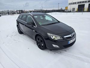Melns Opel Astra 2012 Marijampole, ar dzinēja tilpumu 1.96 L un nobraukumu 280 tūkst. km par 3400 €, foto  vietnē AUTOMOTO.COM.LV