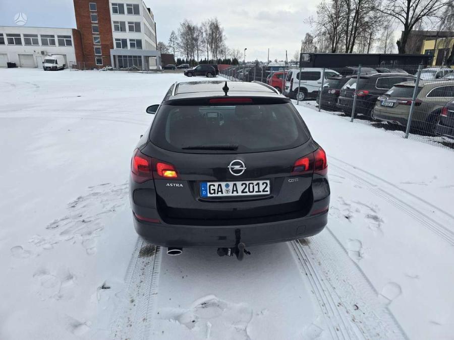 Black Opel Astra 2012 in Marijampole, with an engine capacity of 1.96 L and mileage of 280 thousand km for 3400 €, photo 5 on AUTOMOTO.COM.LV