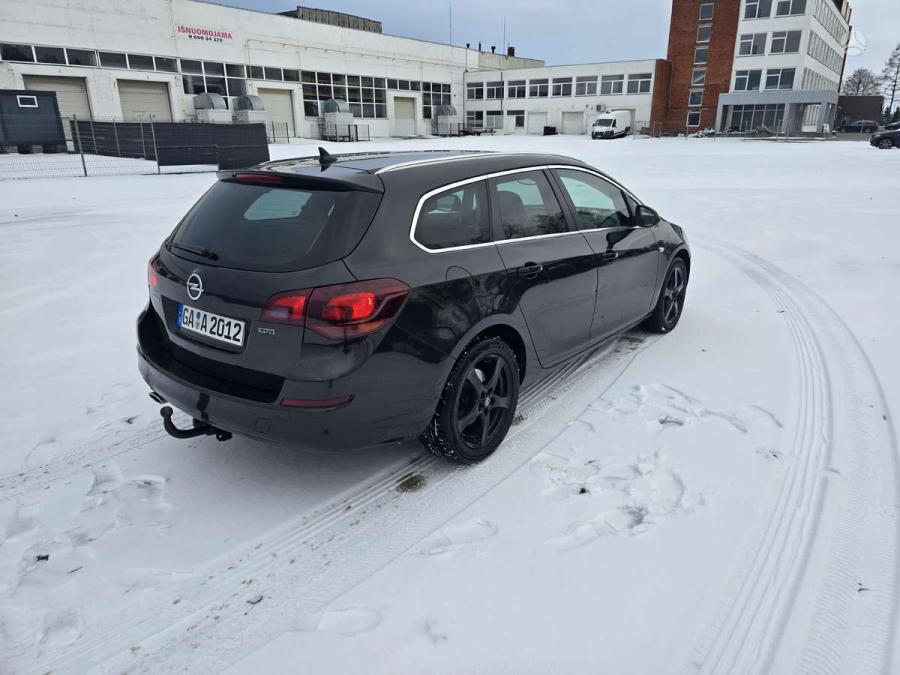Black Opel Astra 2012 in Marijampole, with an engine capacity of 1.96 L and mileage of 280 thousand km for 3400 €, photo 6 on AUTOMOTO.COM.LV
