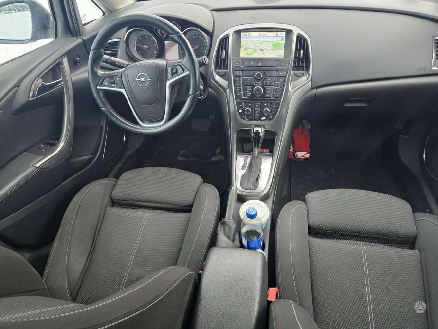 Black Opel Astra 2012 in Marijampole, with an engine capacity of 1.96 L and mileage of 280 thousand km for 3400 €, photo 14 on AUTOMOTO.COM.LV