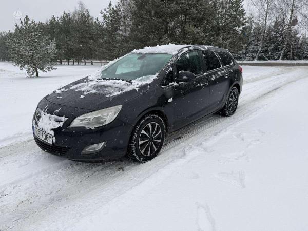 Black Opel Astra 2012 in Vilnius, with an engine capacity of 1.70 L and mileage of 285 thousand km for 2150 €, photo 1 on AUTOMOTO.COM.LV