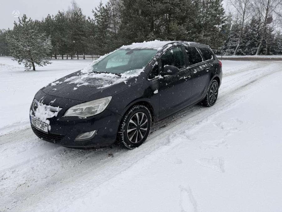 Melns Opel Astra 2012 Viļņa, ar dzinēja tilpumu 1.70 L un nobraukumu 285 tūkst. km par 2150 €, foto 1 vietnē AUTOMOTO.COM.LV