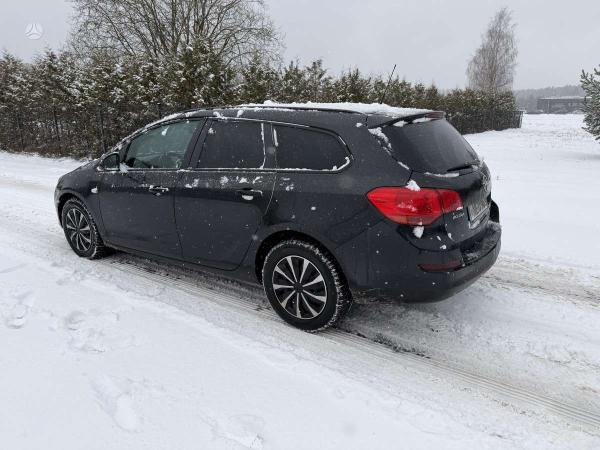 Black Opel Astra 2012 in Vilnius, with an engine capacity of 1.70 L and mileage of 285 thousand km for 2150 €, photo 4 on AUTOMOTO.COM.LV