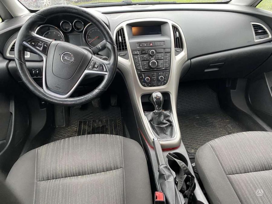 Melns Opel Astra 2012 Viļņa, ar dzinēja tilpumu 1.70 L un nobraukumu 285 tūkst. km par 2150 €, foto 5 vietnē AUTOMOTO.COM.LV