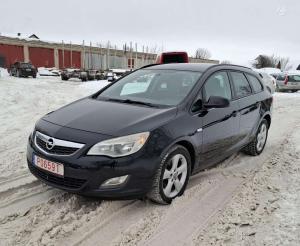 Black Opel Astra 2012 in Utena, with an engine capacity of 1.69 L and mileage of 296 thousand km for 2550 €, photo  on AUTOMOTO.COM.LV