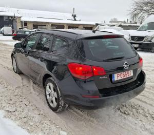 Black Opel Astra 2012 in Utena, with an engine capacity of 1.69 L and mileage of 296 thousand km for 2550 €, photo 4 on AUTOMOTO.COM.LV