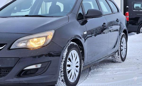 Black Opel Astra 2012 in Taurage, with an engine capacity of 1.25 L and mileage of 269 thousand km for 2900 €, photo 2 on AUTOMOTO.COM.LV