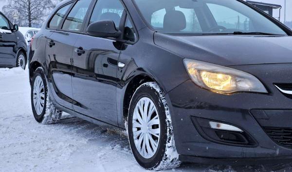Black Opel Astra 2012 in Taurage, with an engine capacity of 1.25 L and mileage of 269 thousand km for 2900 €, photo 4 on AUTOMOTO.COM.LV