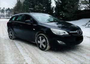 Black Opel Astra 2012 in Radviliskis, with an engine capacity of 1.40 L and mileage of 197 thousand km for 2700 €, photo 2 on AUTOMOTO.COM.LV